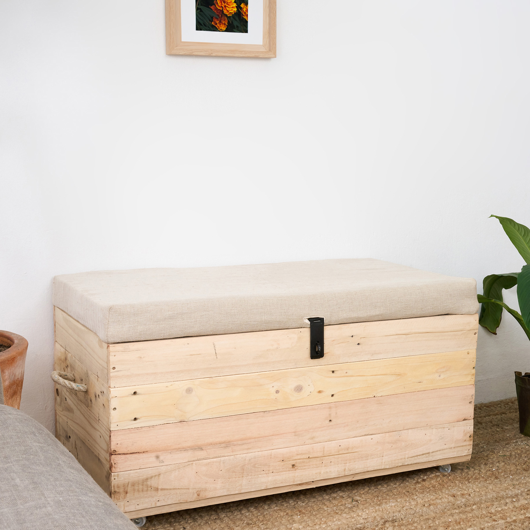 27% off on Pallet Wood Otterman Storage Kist | OneDayOnly