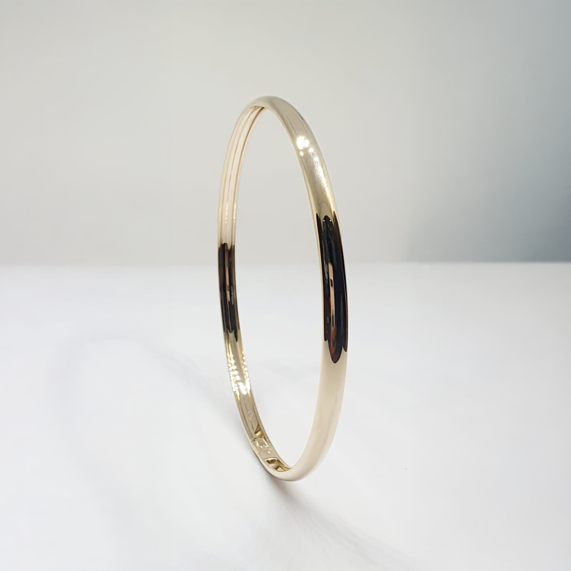 R2,000 off on Esteta 9ct Gold C-Shaped Bangle | OneDayOnly