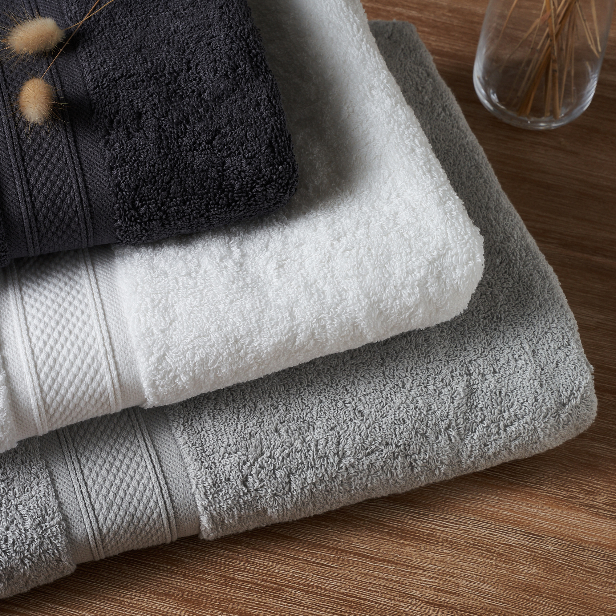 34% off on Simon Baker 2x 450gsm Towels | OneDayOnly
