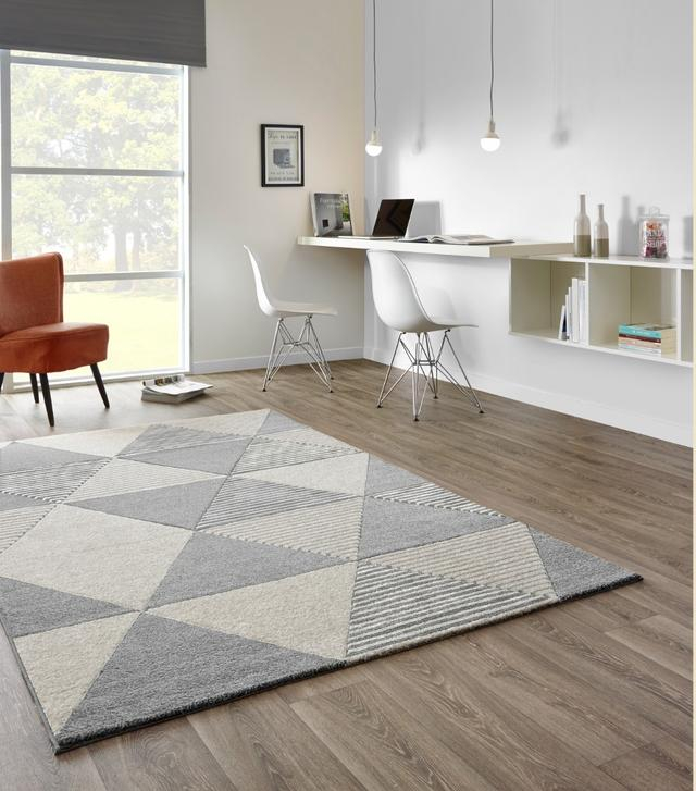 58% off on Shard Light Triangular Pattern Rug | OneDayOnly