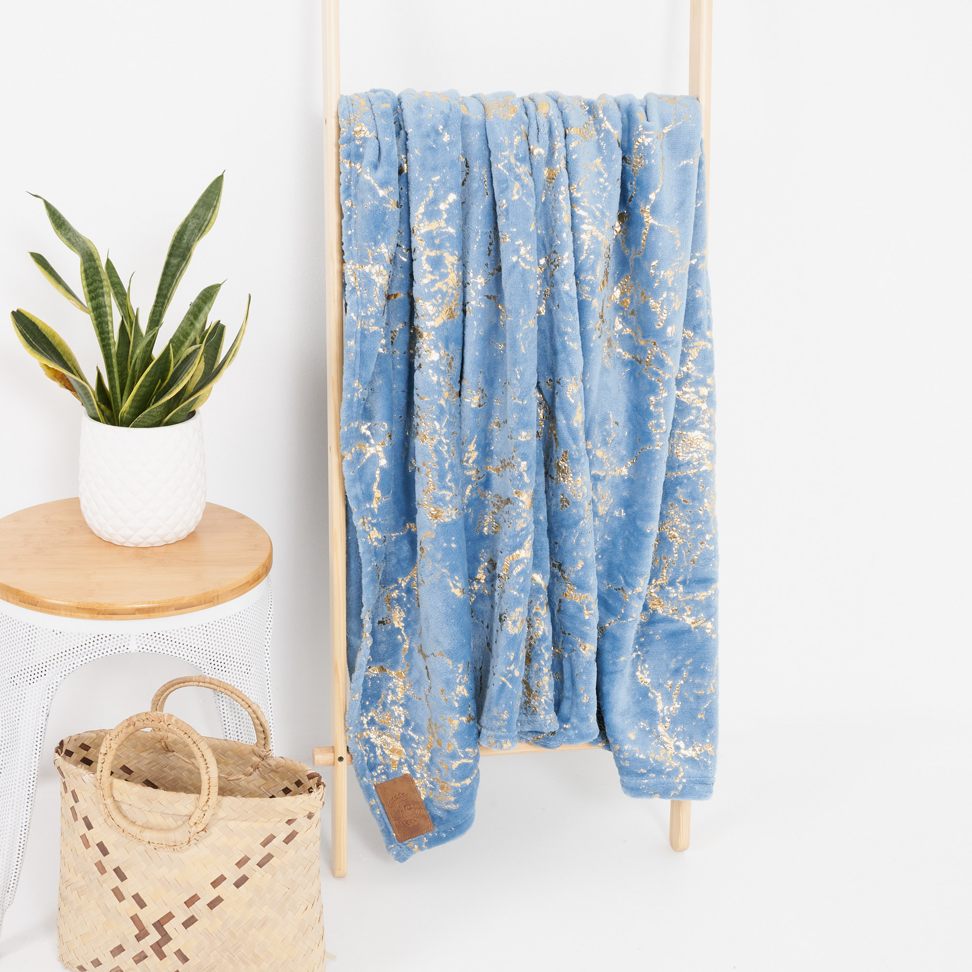 29% off on Fleece Throws with Marble Print | OneDayOnly