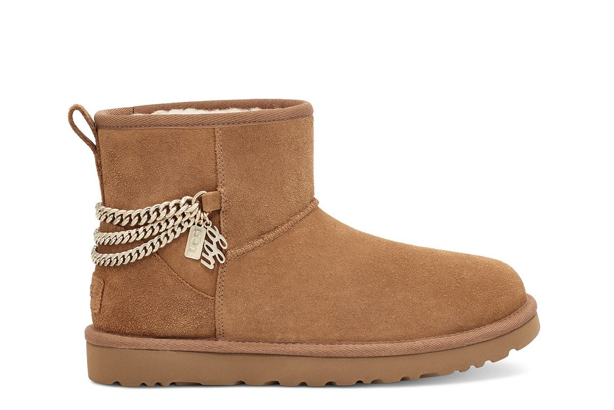 R600 off on Ladies Classic Mini Chains Boot | OneDayOnly