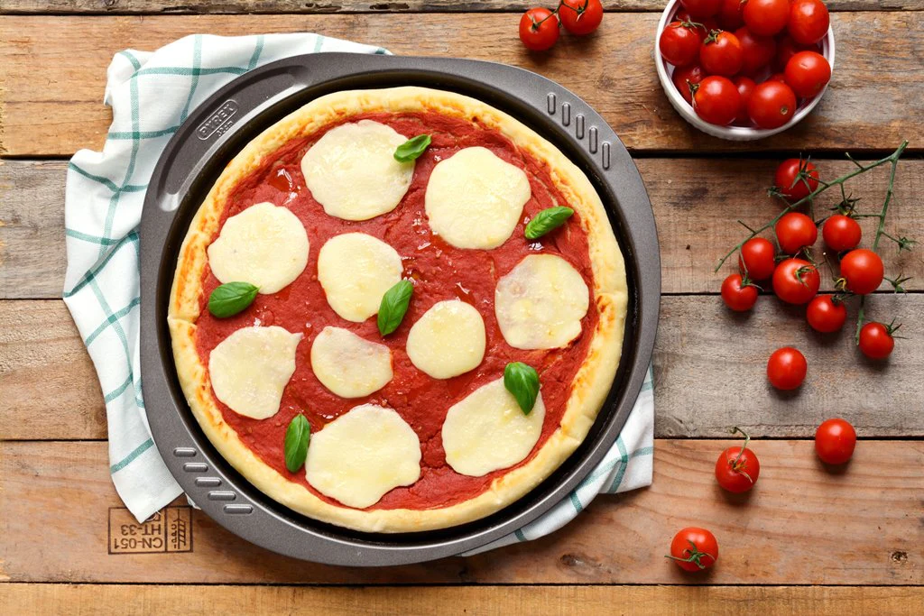 27% off on Pyrex 2x 32cm Asimetria Pizza Pans | OneDayOnly