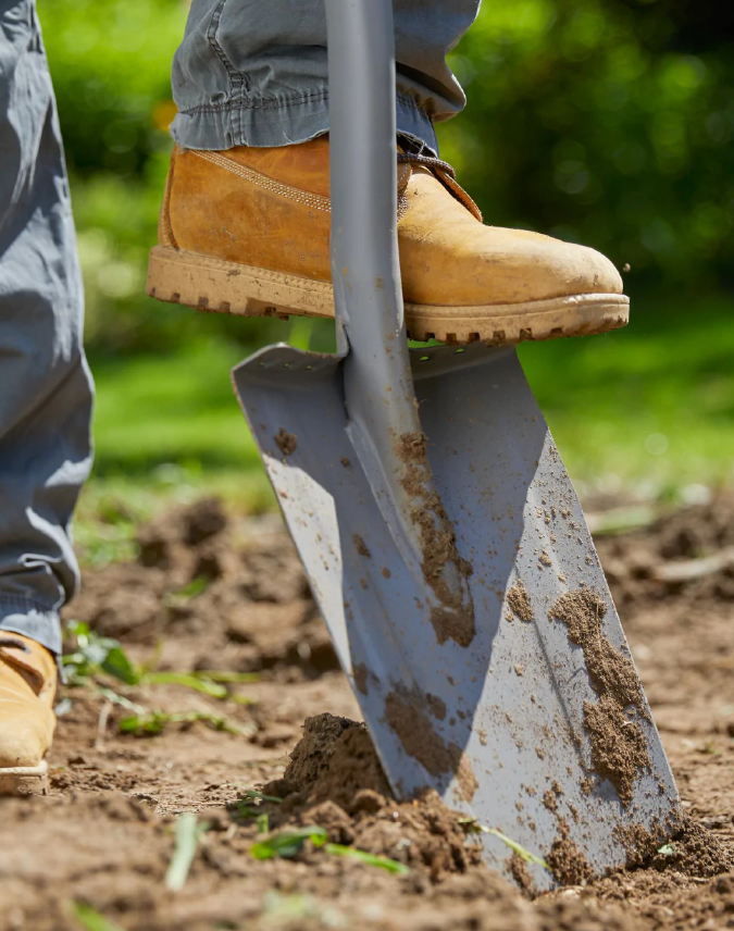 42% off on Gardena Ergoline Telescopic Spade | OneDayOnly