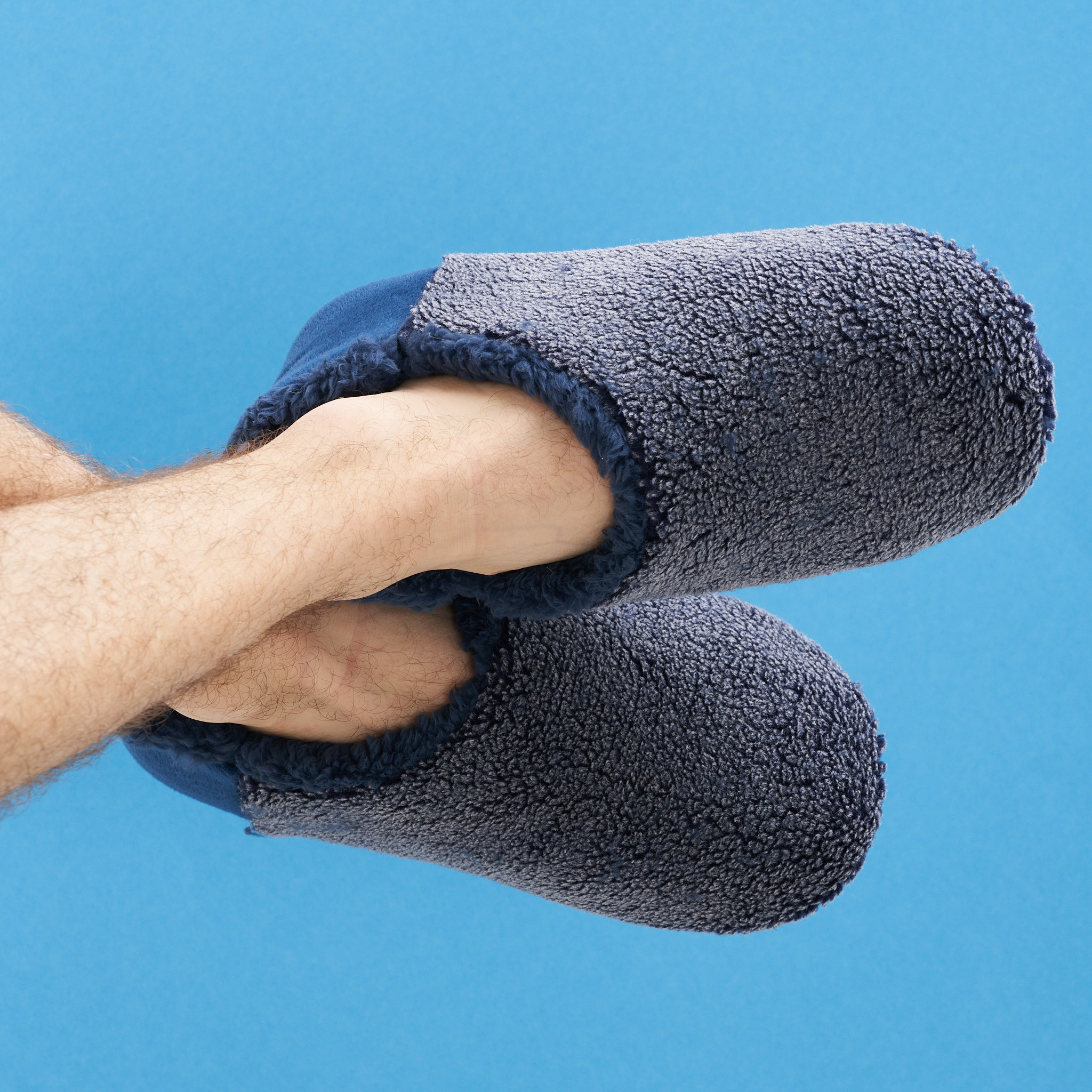 20% off on Snoozies Men's Two Tone Slippers | OneDayOnly