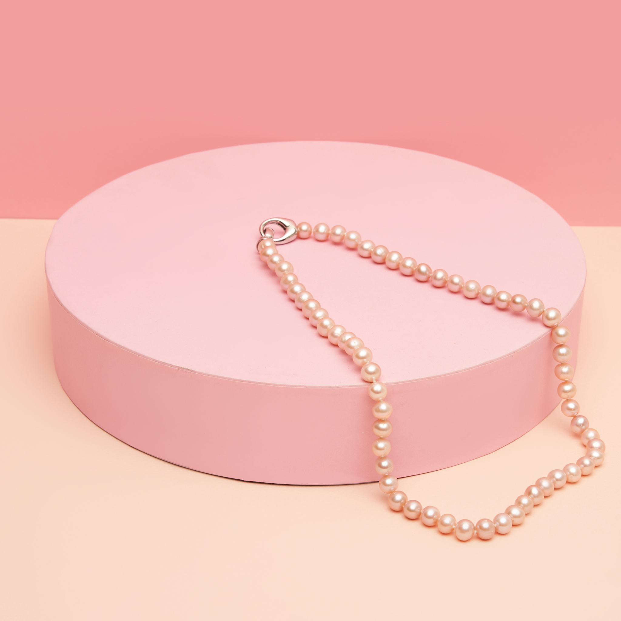 57% off on 45cm Shelly Pink Pearl Necklace | OneDayOnly