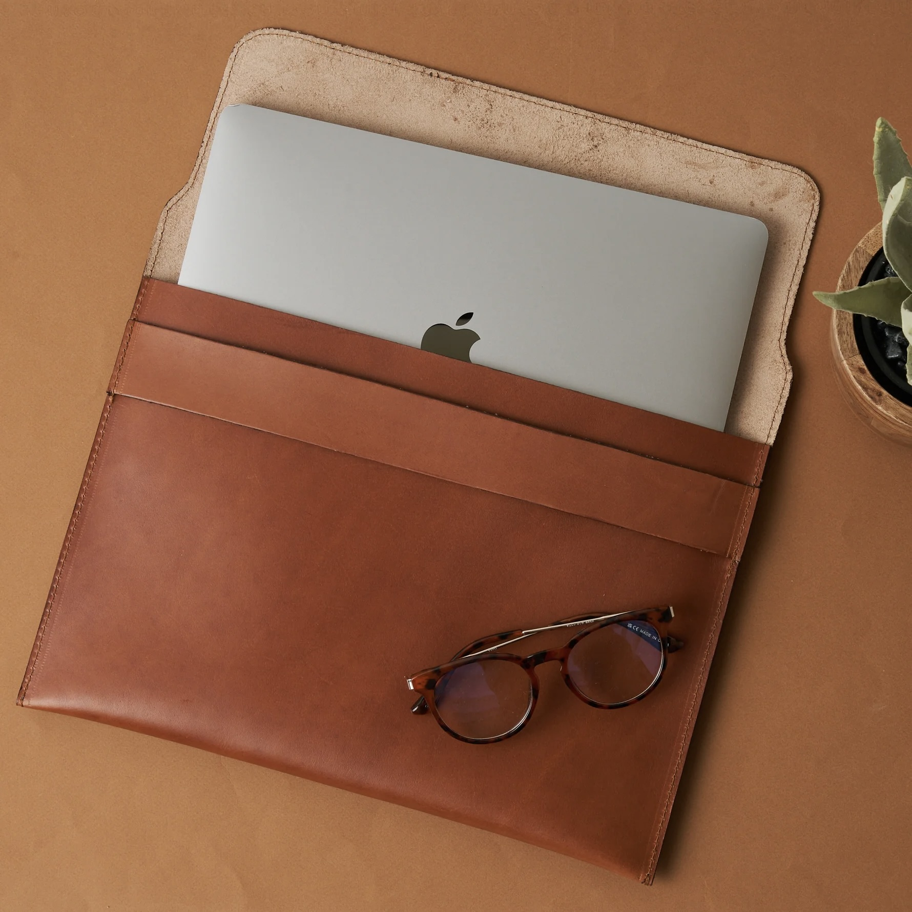 30% off on Genuine Leather Nova Laptop Sleeve | OneDayOnly