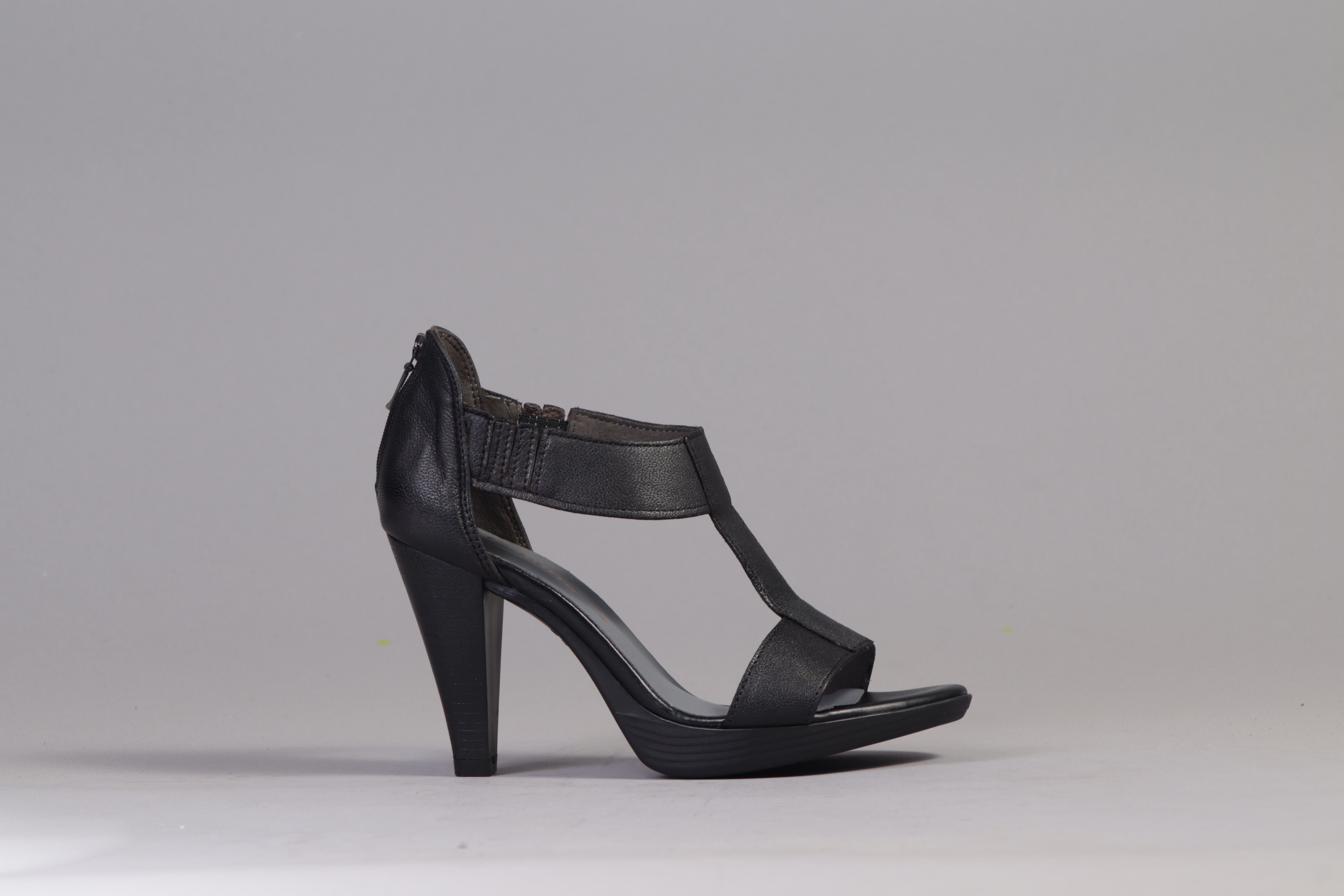 23% off on Froggie Ladies Leather Sandal Heel | OneDayOnly