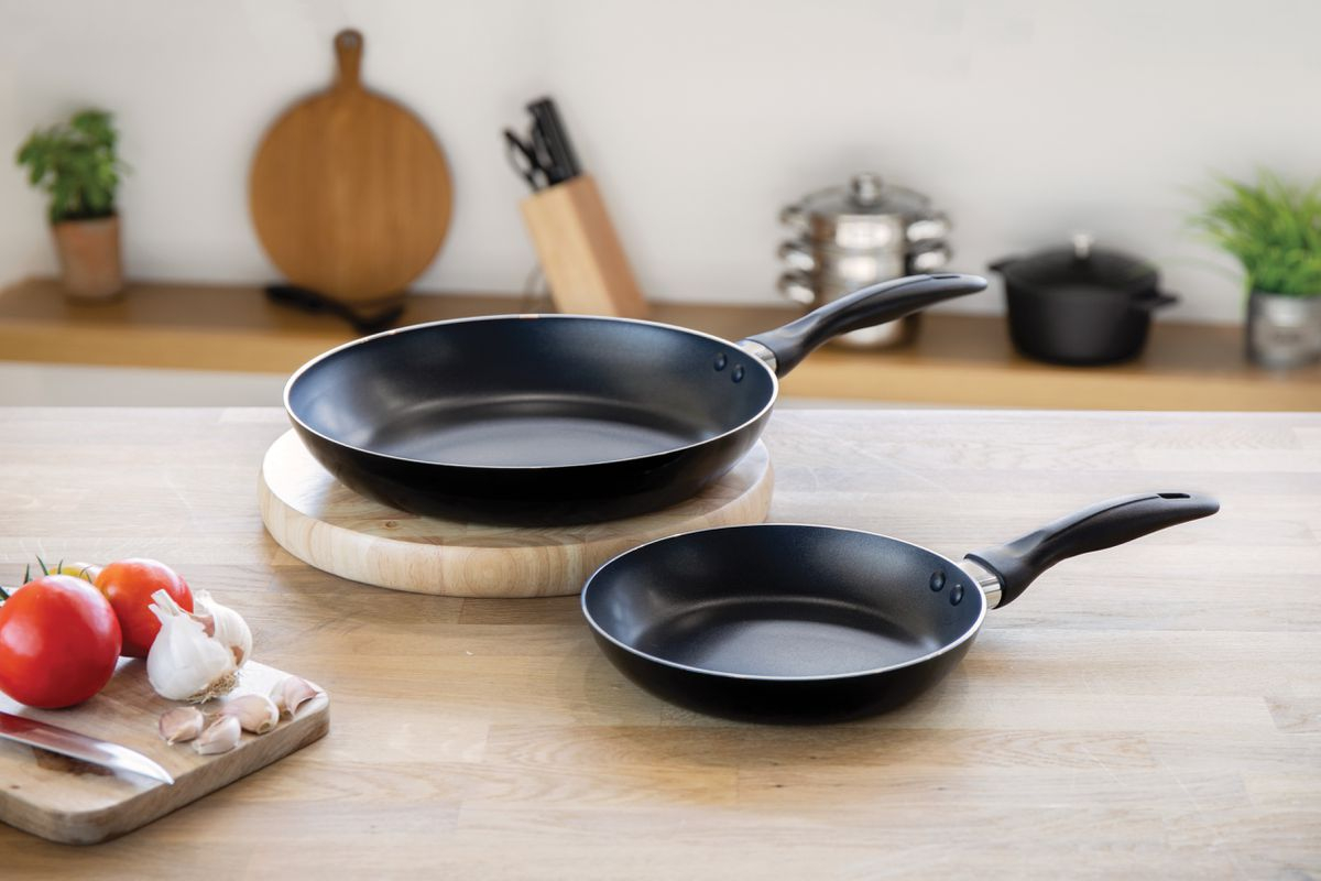 39% off on 2x Non-Stick Aluminium Frying Pans | OneDayOnly