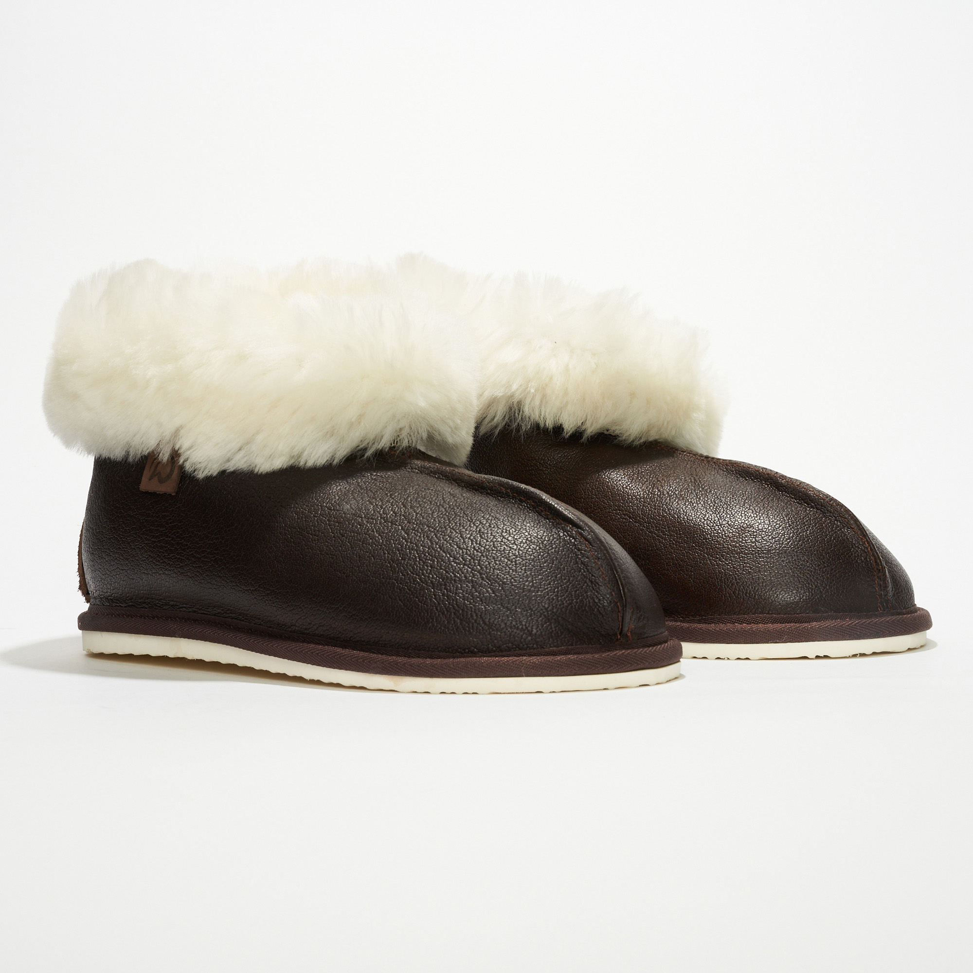 75% off on Wild & Wol Unisex Leather Slippers | OneDayOnly