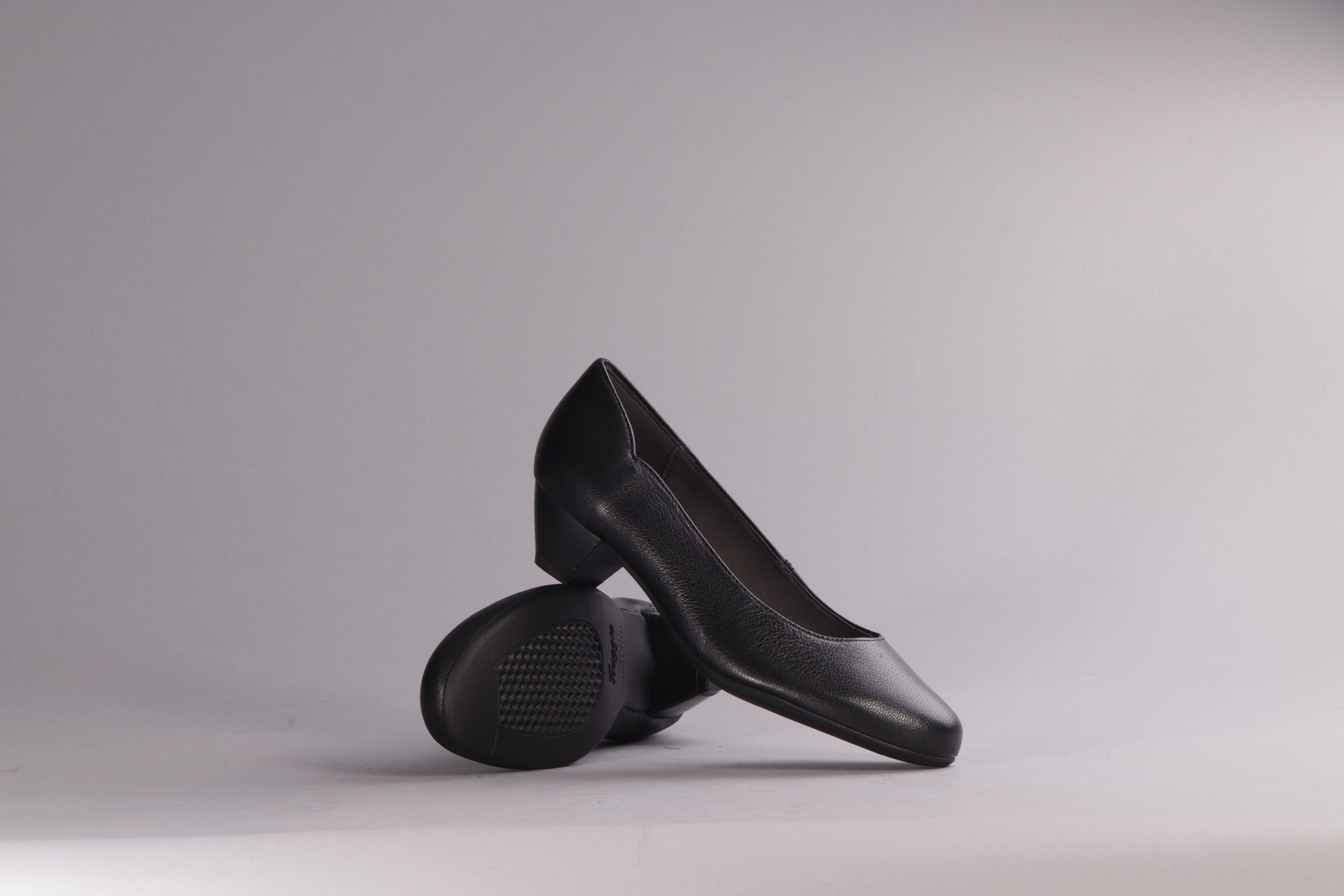 25% off on Froggie Ladies Leather Court Shoes | OneDayOnly