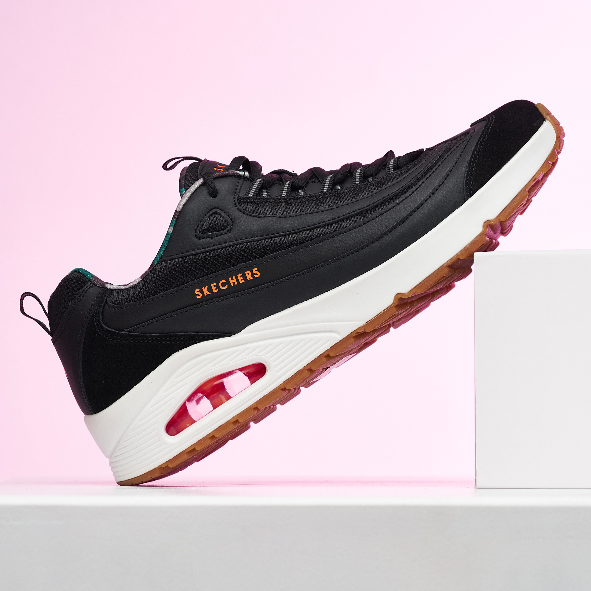 47% off on Men's Uno Stand On Air Sneakers | OneDayOnly