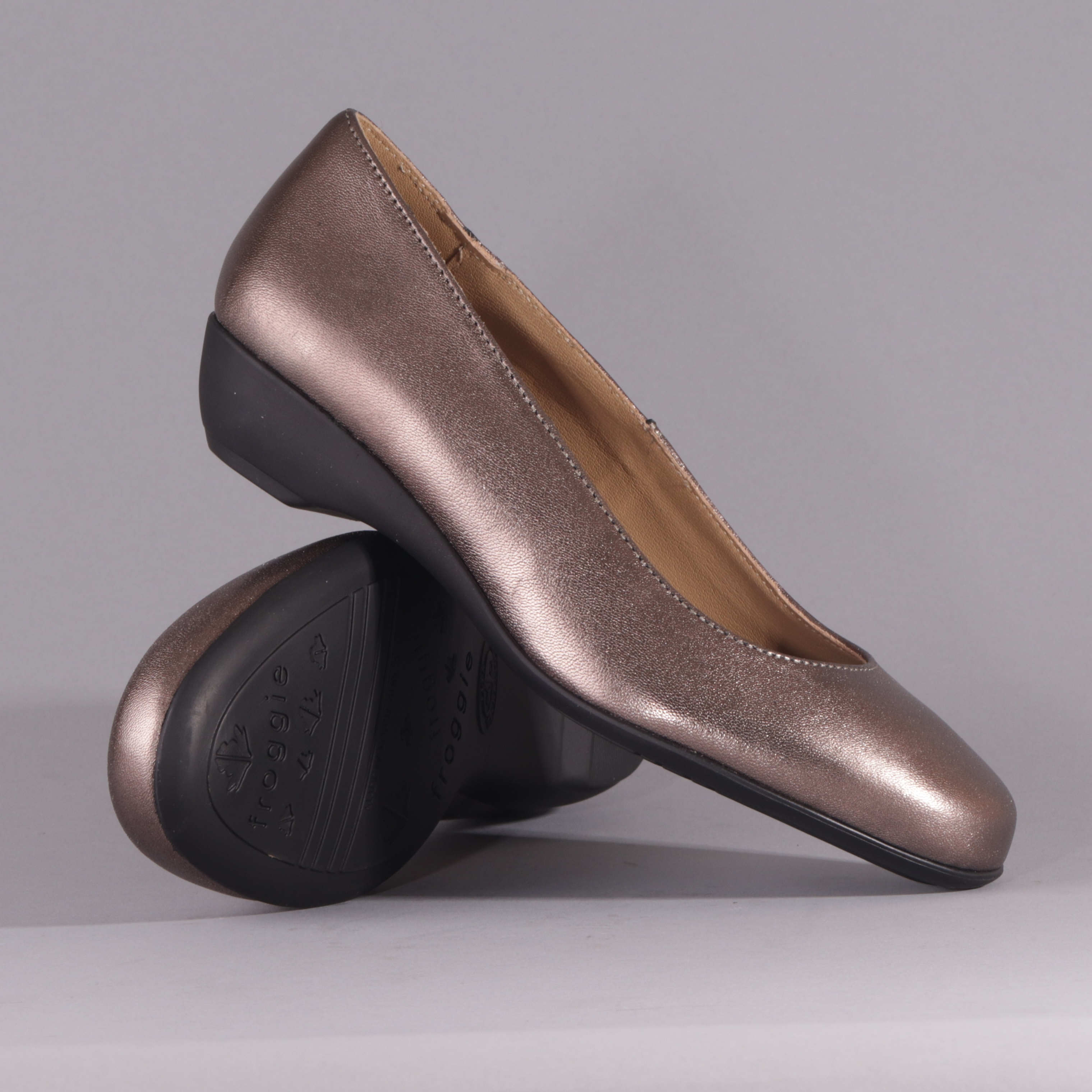 23% off on Froggie Ladies Leather Court Shoe | OneDayOnly