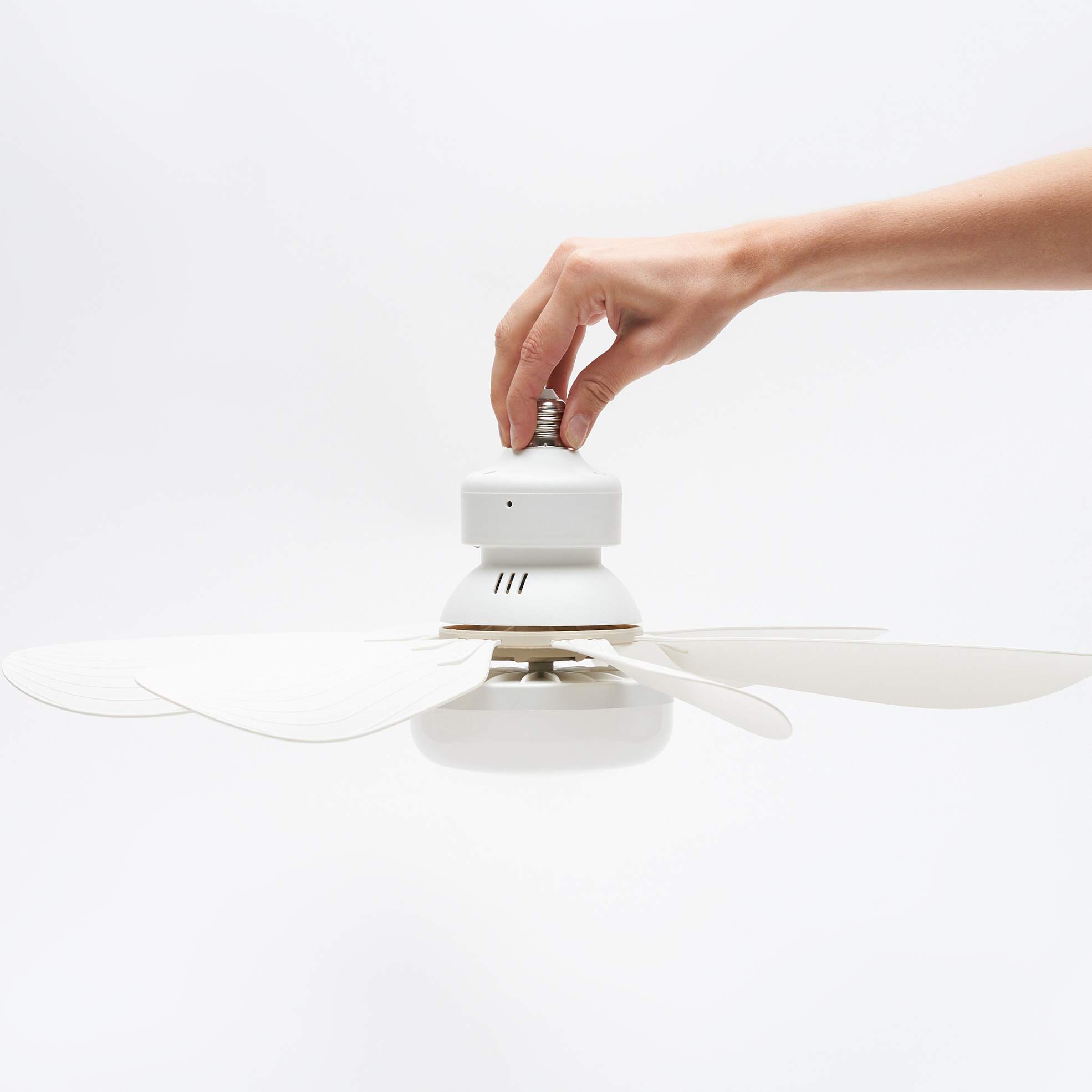 58% off on XTech 6-Blades Mini Fan Light | OneDayOnly